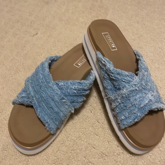 Yellow Box | Shoes | Yellow Box Sportyb Sandals Size 9 | Poshmark